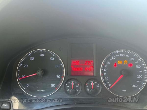 Red Volkswagen Golf 2007 in Viljandi, with an engine capacity of 1.60 L and mileage of 197 thousand km for 800 €, photo 7 on AUTOMOTO.COM.LV