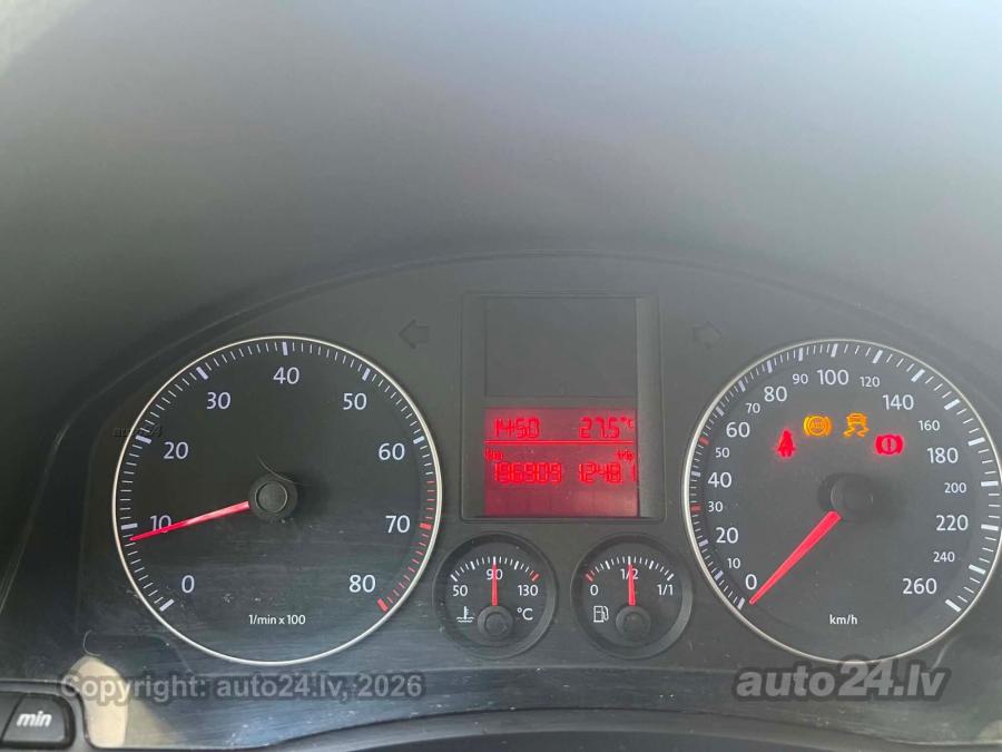 Red Volkswagen Golf 2007 in Viljandi, with an engine capacity of 1.60 L and mileage of 197 thousand km for 800 €, photo 8 on AUTOMOTO.COM.LV