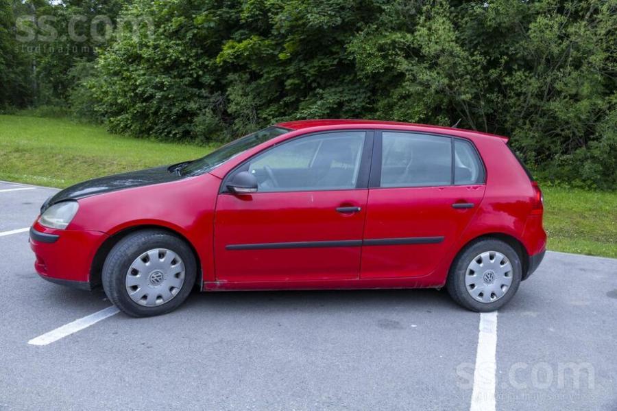 Red Volkswagen Golf 2007 in Jelgava, with an engine capacity of 1.60 L and mileage of 29 thousand km for 1200 €, photo 3 on AUTOMOTO.COM.LV