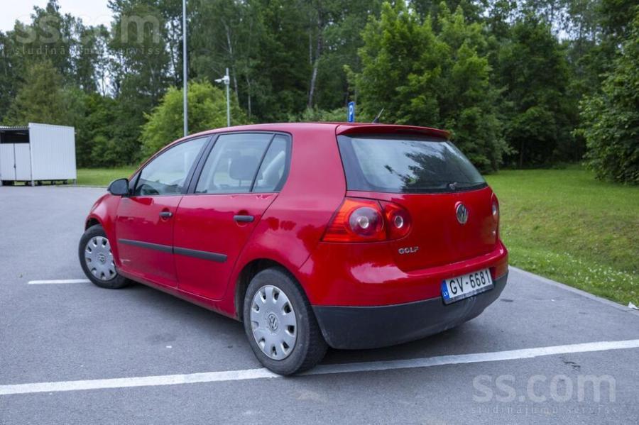 Red Volkswagen Golf 2007 in Jelgava, with an engine capacity of 1.60 L and mileage of 29 thousand km for 1200 €, photo 5 on AUTOMOTO.COM.LV