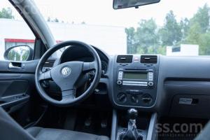 Red Volkswagen Golf 2007 in Jelgava, with an engine capacity of 1.60 L and mileage of 29 thousand km for 1200 €, photo 6 on AUTOMOTO.COM.LV