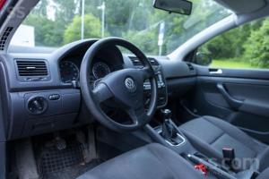 Red Volkswagen Golf 2007 in Jelgava, with an engine capacity of 1.60 L and mileage of 29 thousand km for 1200 €, photo 10 on AUTOMOTO.COM.LV