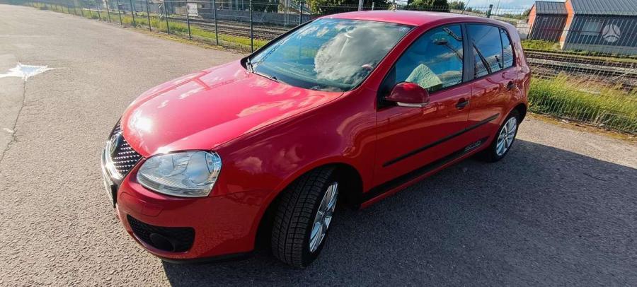 Red Volkswagen Golf 2007 in Siauliai, with an engine capacity of 1.90 L and mileage of 207 thousand km for 3200 €, photo 3 on AUTOMOTO.COM.LV