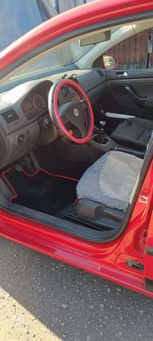 Red Volkswagen Golf 2007 in Siauliai, with an engine capacity of 1.90 L and mileage of 207 thousand km for 3200 €, photo 7 on AUTOMOTO.COM.LV