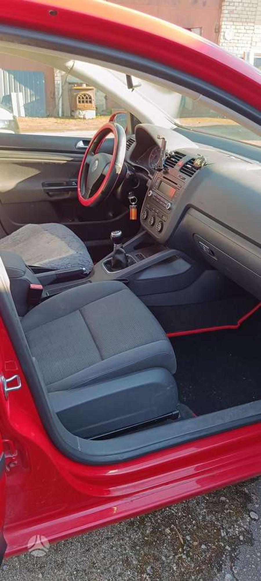 Red Volkswagen Golf 2007 in Siauliai, with an engine capacity of 1.90 L and mileage of 207 thousand km for 3200 €, photo 9 on AUTOMOTO.COM.LV