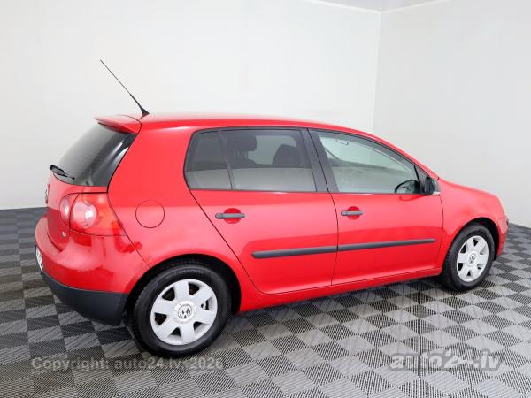 Red Volkswagen Golf 2007 in Tallinn, with an engine capacity of 1.60 L and mileage of 208 thousand km for 1699 €, photo 3 on AUTOMOTO.COM.LV