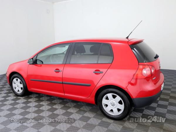 Red Volkswagen Golf 2007 in Tallinn, with an engine capacity of 1.60 L and mileage of 208 thousand km for 1699 €, photo 4 on AUTOMOTO.COM.LV
