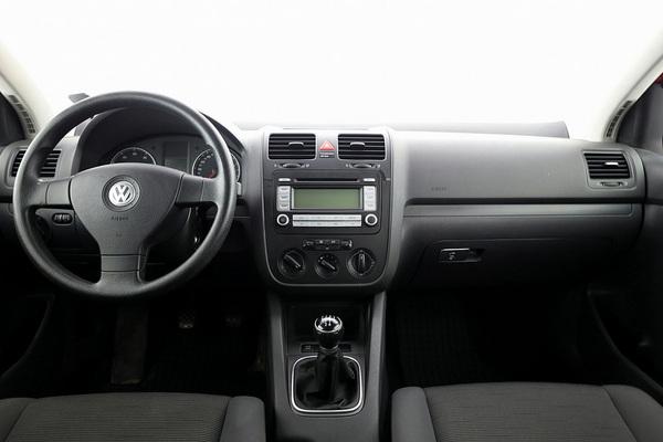 Red Volkswagen Golf 2007 in Tallinn, with an engine capacity of 1.60 L and mileage of 168 thousand km for 1799 €, photo 6 on AUTOMOTO.COM.LV