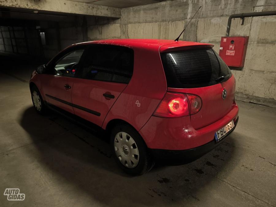 Red Volkswagen Golf 2008 in Vilnius, with an engine capacity of 1.90 L and mileage of 350 thousand km for 850 €, photo 5 on AUTOMOTO.COM.LV