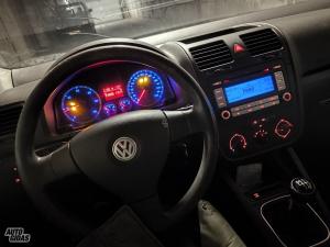 Red Volkswagen Golf 2008 in Vilnius, with an engine capacity of 1.90 L and mileage of 350 thousand km for 850 €, photo 7 on AUTOMOTO.COM.LV