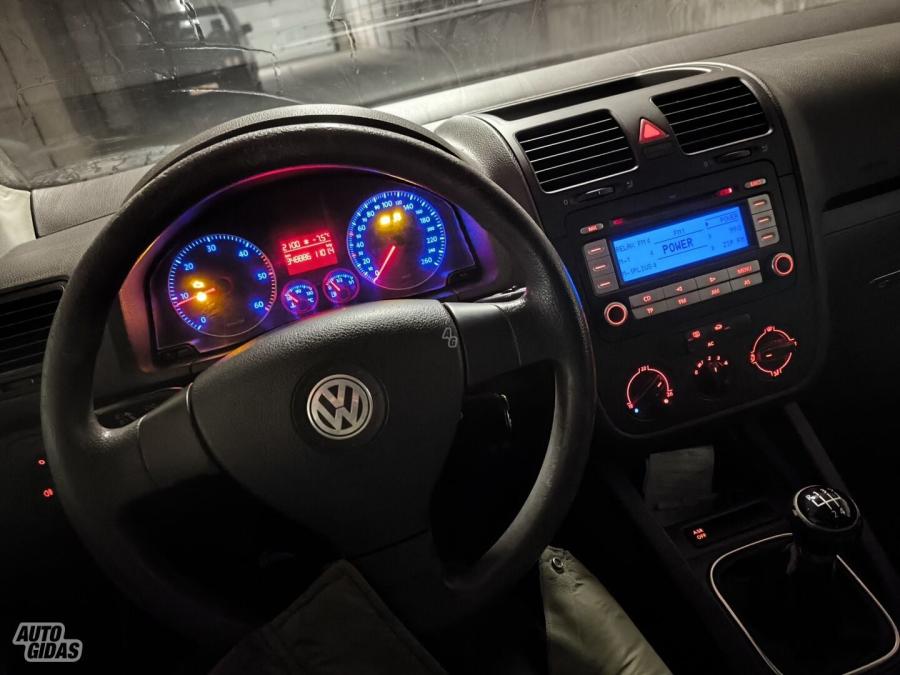 Red Volkswagen Golf 2008 in Vilnius, with an engine capacity of 1.90 L and mileage of 350 thousand km for 850 €, photo 7 on AUTOMOTO.COM.LV