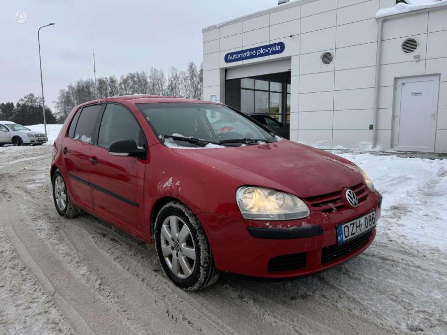 Red Volkswagen Golf 2008 in Vilnius, with an engine capacity of 1.90 L and mileage of 350 thousand km for 900 €, photo 1 on AUTOMOTO.COM.LV