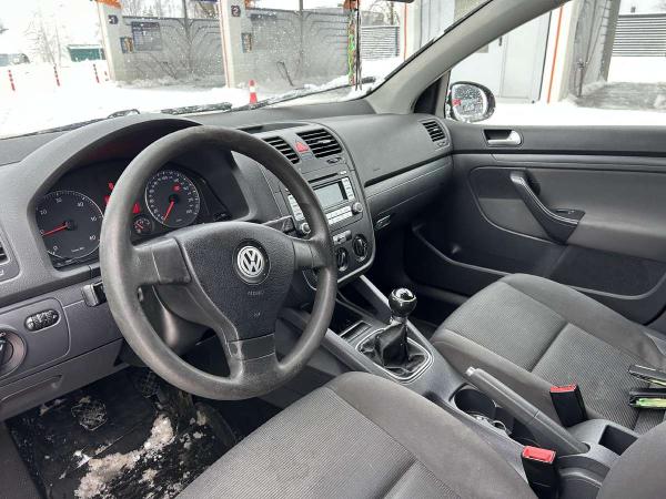 Red Volkswagen Golf 2008 in Vilnius, with an engine capacity of 1.90 L and mileage of 350 thousand km for 900 €, photo 6 on AUTOMOTO.COM.LV