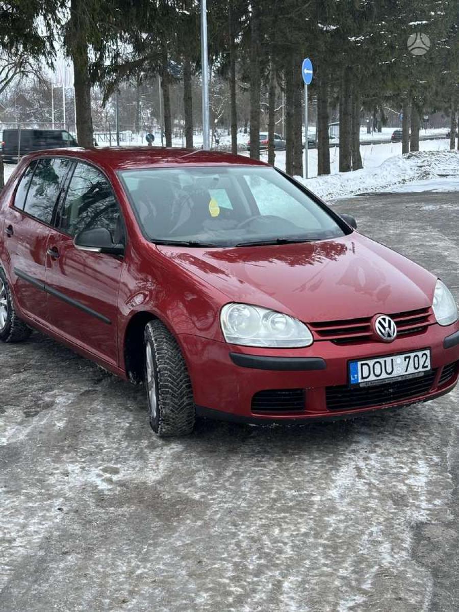 Red Volkswagen Golf 2008 in Vilnius, with an engine capacity of 1.90 L and mileage of 448 thousand km for 2400 €, photo 2 on AUTOMOTO.COM.LV