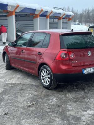 Red Volkswagen Golf 2008 in Vilnius, with an engine capacity of 1.90 L and mileage of 448 thousand km for 2400 €, photo 3 on AUTOMOTO.COM.LV