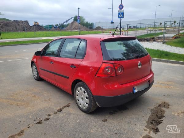 Red Volkswagen Golf 2008 in Vilnius, with an engine capacity of 1.90 L and mileage of 289 thousand km for 1450 €, photo 4 on AUTOMOTO.COM.LV