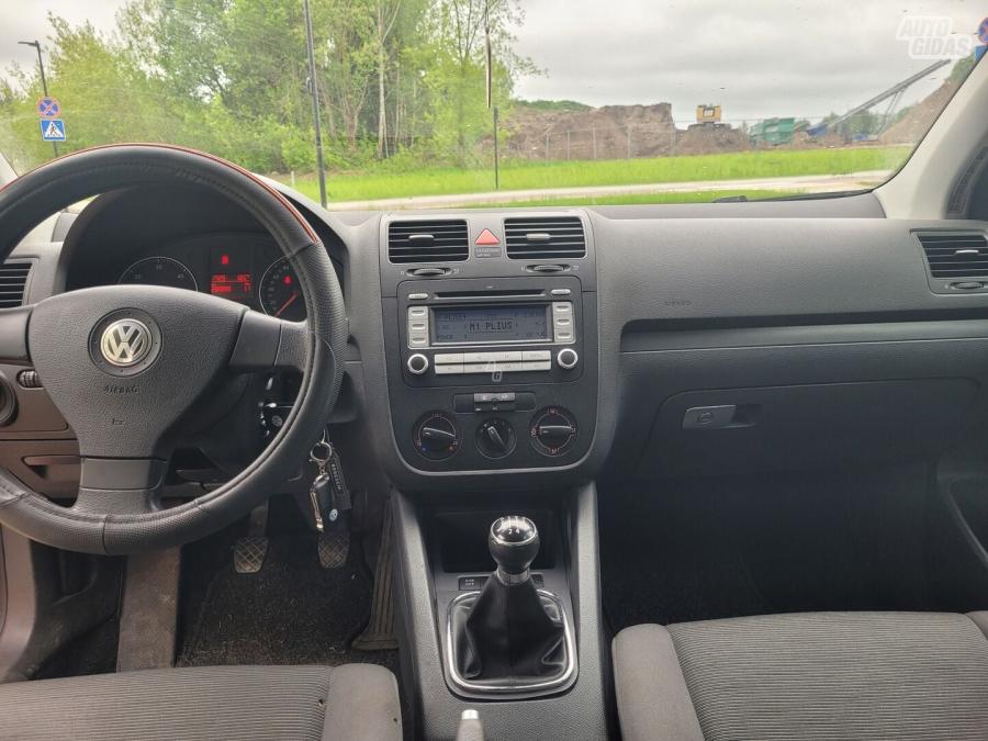 Sarkans Volkswagen Golf 2008 Viļņa, ar dzinēja tilpumu 1.90 L un nobraukumu 289 tūkst. km par 1450 €, foto 14 vietnē AUTOMOTO.COM.LV