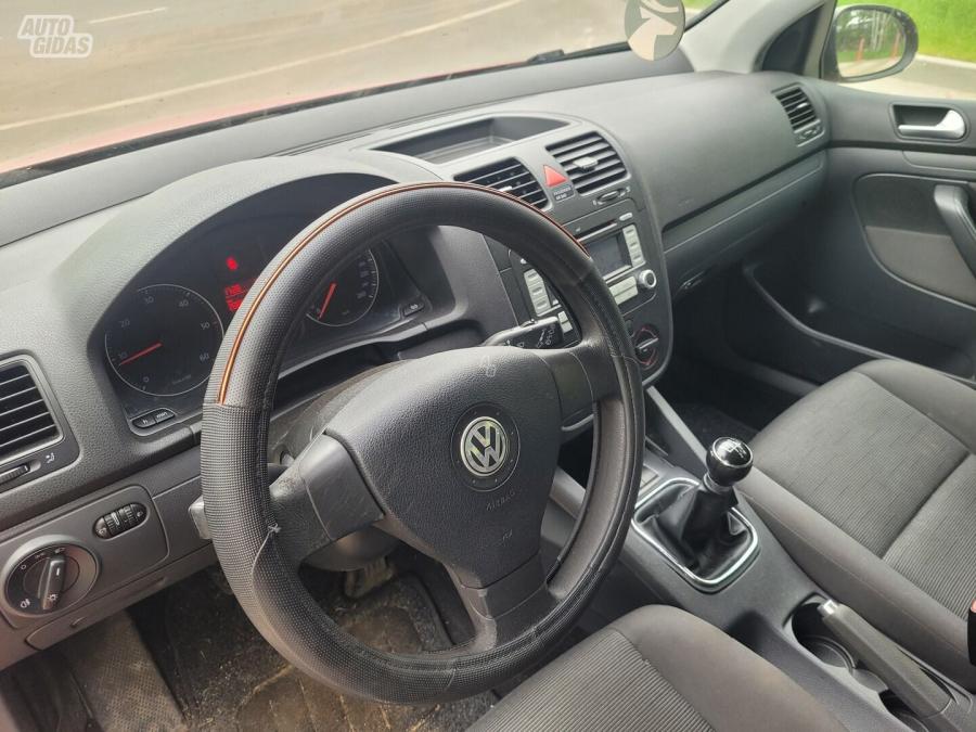 Sarkans Volkswagen Golf 2008 Viļņa, ar dzinēja tilpumu 1.90 L un nobraukumu 289 tūkst. km par 1450 €, foto 15 vietnē AUTOMOTO.COM.LV