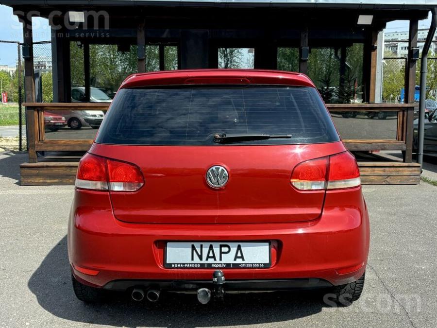 Red Volkswagen Golf 2008 in Riga, with an engine capacity of 1.40 L and mileage of 281 thousand km for 3190 €, photo 8 on AUTOMOTO.COM.LV