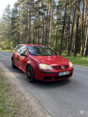 Red Volkswagen Golf 2008 in Vilnius, with an engine capacity of 1.90 L and mileage of 235 thousand km for 1450 €, photo 3 on AUTOMOTO.COM.LV