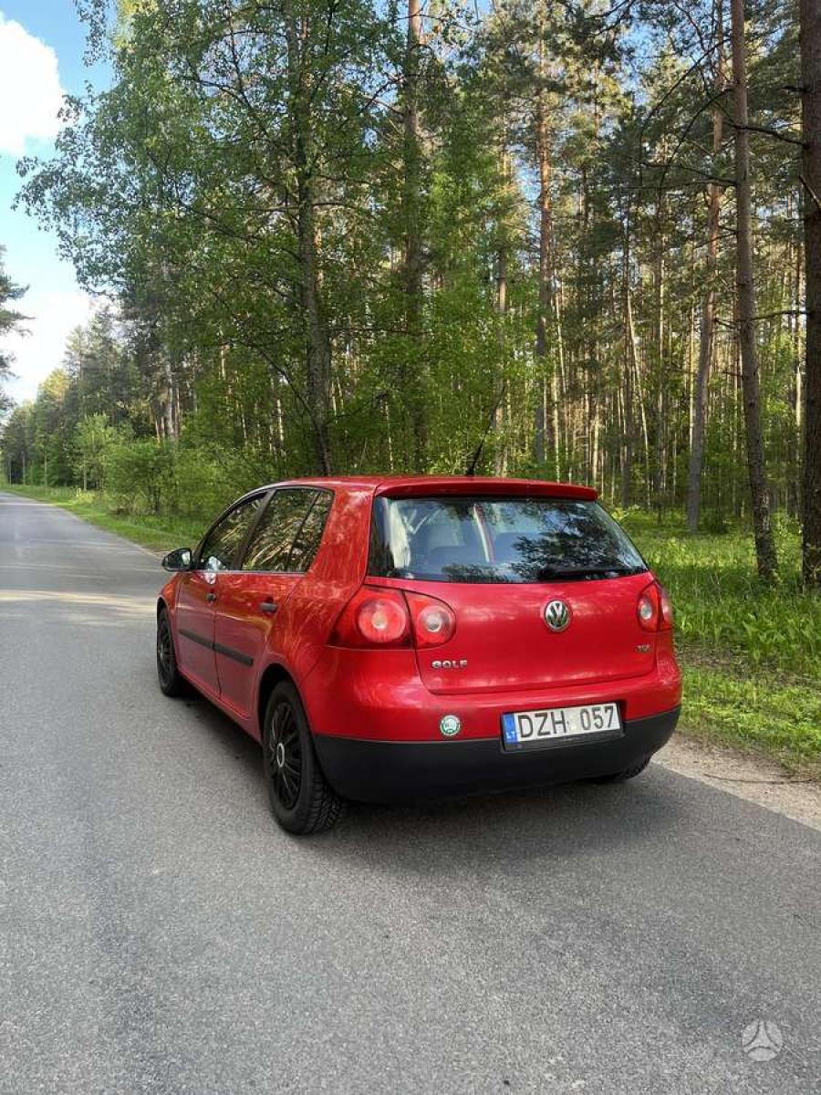 Red Volkswagen Golf 2008 in Vilnius, with an engine capacity of 1.90 L and mileage of 235 thousand km for 1450 €, photo 6 on AUTOMOTO.COM.LV