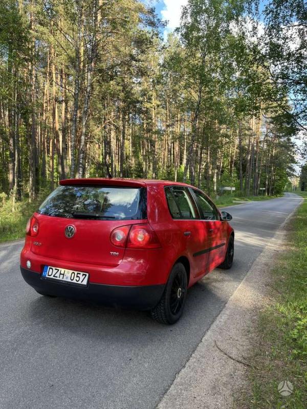Sarkans Volkswagen Golf 2008 Viļņa, ar dzinēja tilpumu 1.90 L un nobraukumu 235 tūkst. km par 1450 €, foto 6 vietnē AUTOMOTO.COM.LV