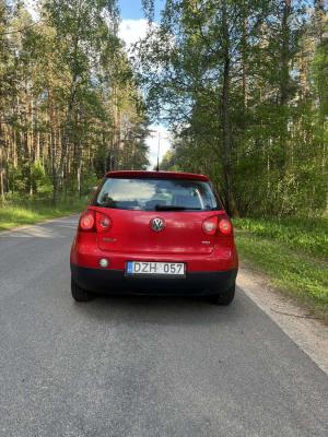 Red Volkswagen Golf 2008 in Vilnius, with an engine capacity of 1.90 L and mileage of 235 thousand km for 1450 €, photo 8 on AUTOMOTO.COM.LV