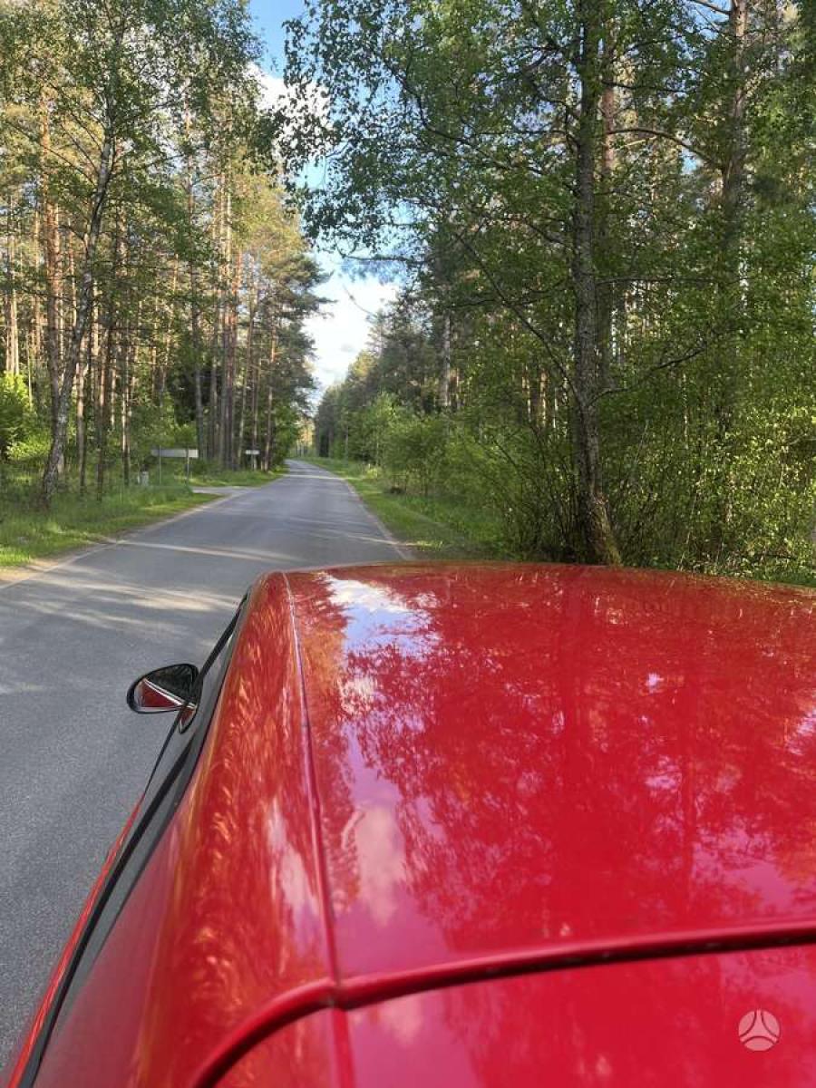 Red Volkswagen Golf 2008 in Vilnius, with an engine capacity of 1.90 L and mileage of 235 thousand km for 1450 €, photo 12 on AUTOMOTO.COM.LV