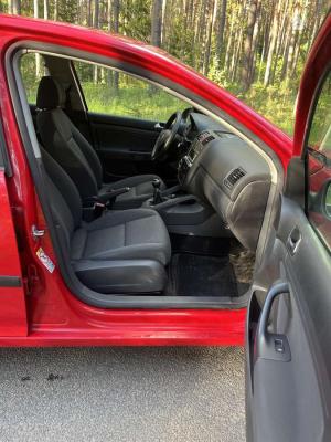 Red Volkswagen Golf 2008 in Vilnius, with an engine capacity of 1.90 L and mileage of 235 thousand km for 1450 €, photo 13 on AUTOMOTO.COM.LV