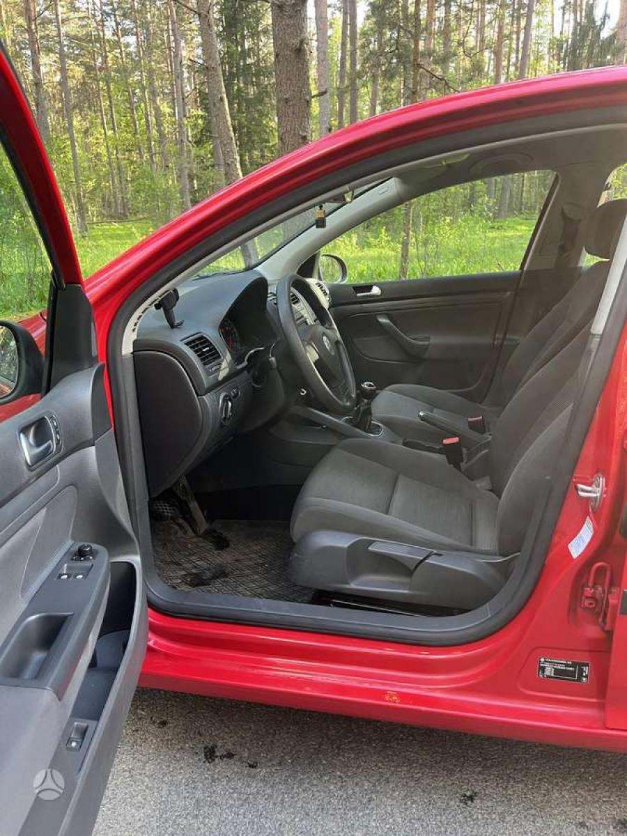 Red Volkswagen Golf 2008 in Vilnius, with an engine capacity of 1.90 L and mileage of 235 thousand km for 1450 €, photo 16 on AUTOMOTO.COM.LV