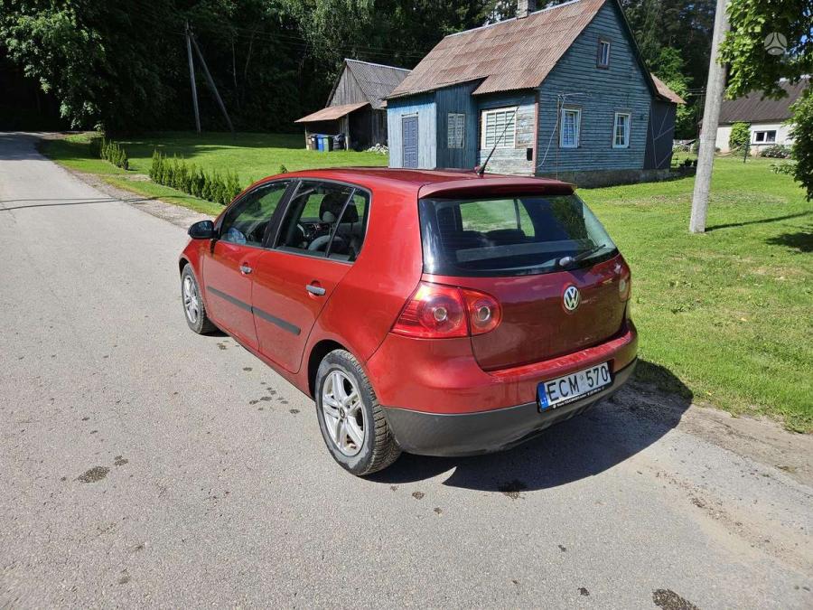 Sarkans Volkswagen Golf 2008 Prienai, ar dzinēja tilpumu 1.90 L un nobraukumu 396 tūkst. km par 1000 €, foto 7 vietnē AUTOMOTO.COM.LV