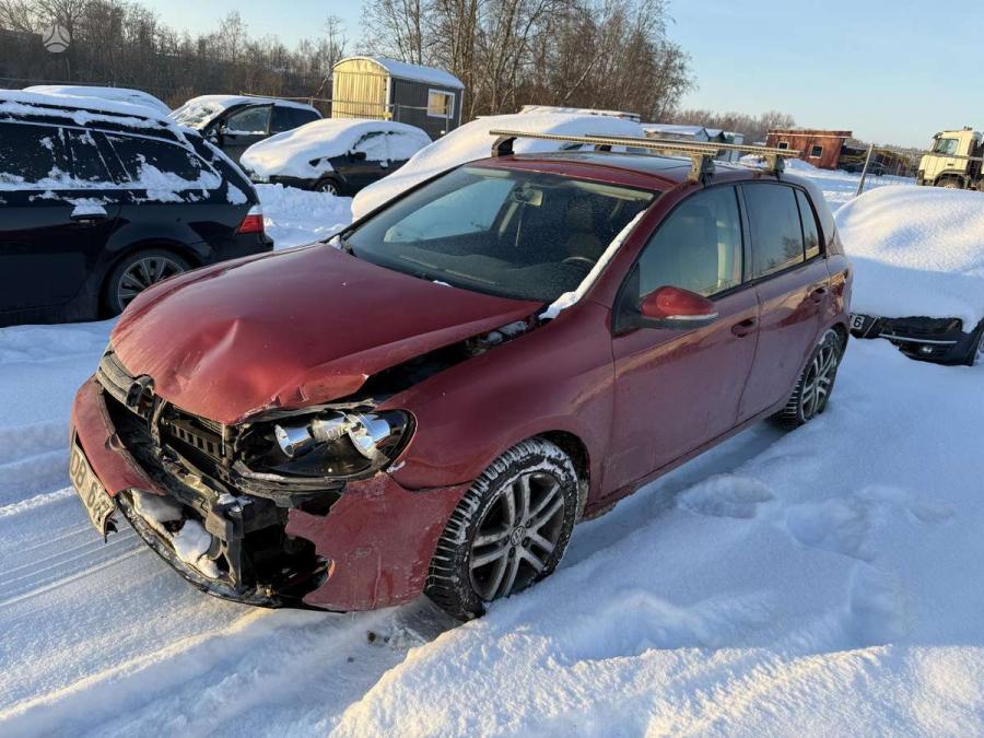 Red Volkswagen Golf 2009 in Utena, with an engine capacity of 1.97 L and mileage of 4 thousand km for 1350 €, photo 2 on AUTOMOTO.COM.LV