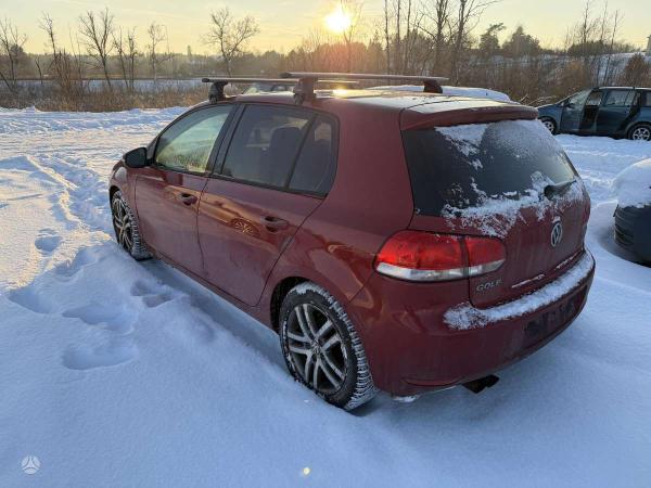 Red Volkswagen Golf 2009 in Utena, with an engine capacity of 1.97 L and mileage of 4 thousand km for 1350 €, photo 4 on AUTOMOTO.COM.LV