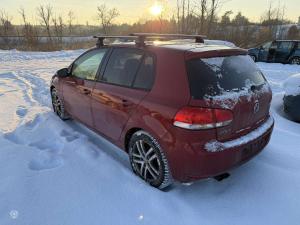 Red Volkswagen Golf 2009 in Utena, with an engine capacity of 1.97 L and mileage of 4 thousand km for 1350 €, photo 4 on AUTOMOTO.COM.LV