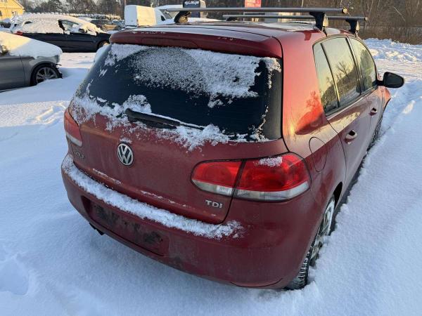Red Volkswagen Golf 2009 in Utena, with an engine capacity of 1.97 L and mileage of 4 thousand km for 1350 €, photo 5 on AUTOMOTO.COM.LV