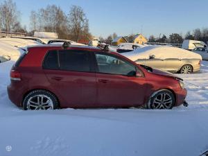 Red Volkswagen Golf 2009 in Utena, with an engine capacity of 1.97 L and mileage of 4 thousand km for 1350 €, photo 7 on AUTOMOTO.COM.LV