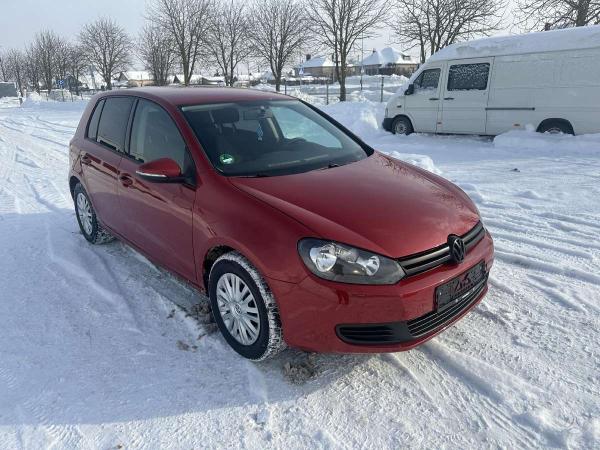 Red Volkswagen Golf 2009 in Siauliai, with an engine capacity of 1.40 L and mileage of 160 thousand km for 3950 €, photo 1 on AUTOMOTO.COM.LV