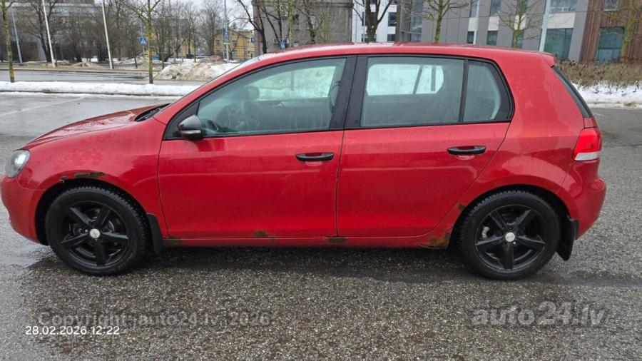 Red Volkswagen Golf 2009 in Tallinn, with an engine capacity of 1.40 L and mileage of 294 thousand km for 4800 €, photo 1 on AUTOMOTO.COM.LV