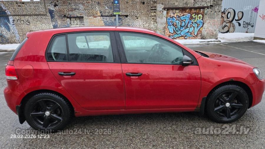 Red Volkswagen Golf 2009 in Tallinn, with an engine capacity of 1.40 L and mileage of 294 thousand km for 4800 €, photo 2 on AUTOMOTO.COM.LV