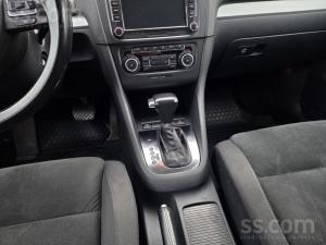 Red Volkswagen Golf 2009 in Riga, with an engine capacity of 2.00 L and mileage of 278 thousand km for 4750 €, photo 10 on AUTOMOTO.COM.LV