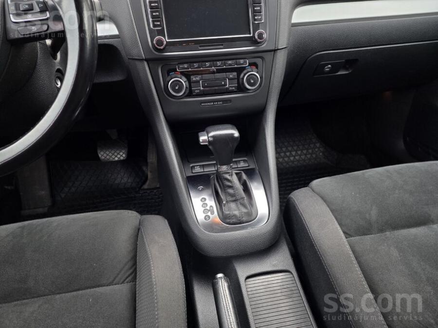 Red Volkswagen Golf 2009 in Riga, with an engine capacity of 2.00 L and mileage of 278 thousand km for 4750 €, photo 10 on AUTOMOTO.COM.LV