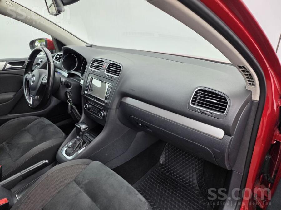 Red Volkswagen Golf 2009 in Riga, with an engine capacity of 2.00 L and mileage of 278 thousand km for 4750 €, photo 13 on AUTOMOTO.COM.LV
