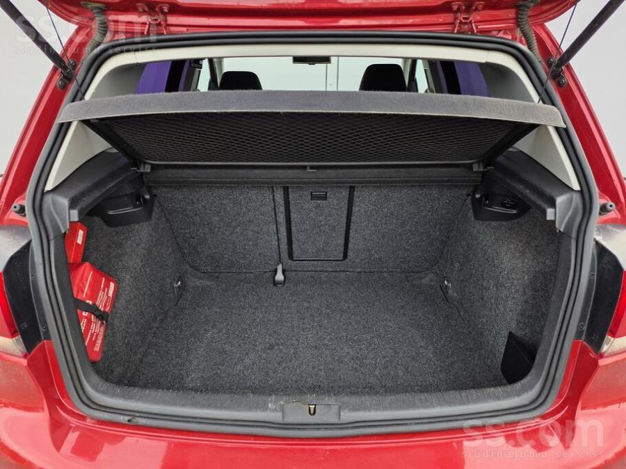 Red Volkswagen Golf 2009 in Riga, with an engine capacity of 2.00 L and mileage of 278 thousand km for 4750 €, photo 16 on AUTOMOTO.COM.LV