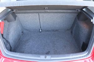 Sarkans Volkswagen Golf 2009 Rīga, ar dzinēja tilpumu 1.40 L un nobraukumu 248 tūkst. km par 3550 €, foto 18 vietnē AUTOMOTO.COM.LV
