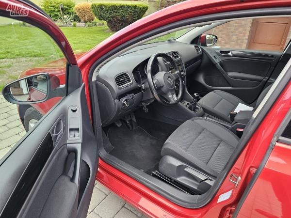 Red Volkswagen Golf 2009 in Mazeikiai, with an engine capacity of 1.40 L and mileage of 172 thousand km for 3550 €, photo 5 on AUTOMOTO.COM.LV