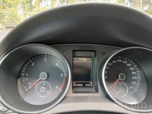 Sarkans Volkswagen Golf 2009 Alūksne, ar dzinēja tilpumu 2.00 L un nobraukumu 253 tūkst. km par 2950 €, foto 12 vietnē AUTOMOTO.COM.LV