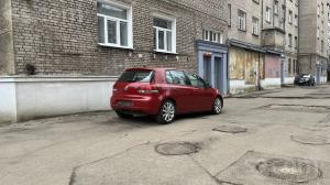 Red Volkswagen Golf 2009 in Riga, with an engine capacity of 2.00 L and mileage of 0 thousand km for 3490 €, photo 4 on AUTOMOTO.COM.LV