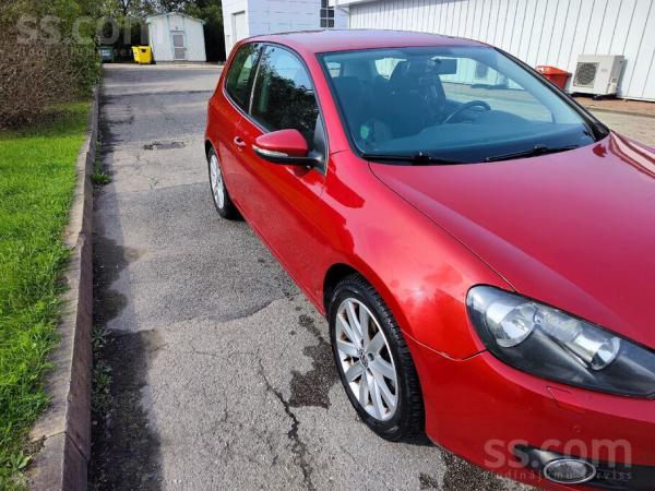 Sarkans Volkswagen Golf 2010 Rīga, ar dzinēja tilpumu 1.40 L un nobraukumu 147 tūkst. km par 2800 €, foto 3 vietnē AUTOMOTO.COM.LV