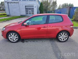 Sarkans Volkswagen Golf 2010 Rīga, ar dzinēja tilpumu 1.40 L un nobraukumu 147 tūkst. km par 2800 €, foto 9 vietnē AUTOMOTO.COM.LV
