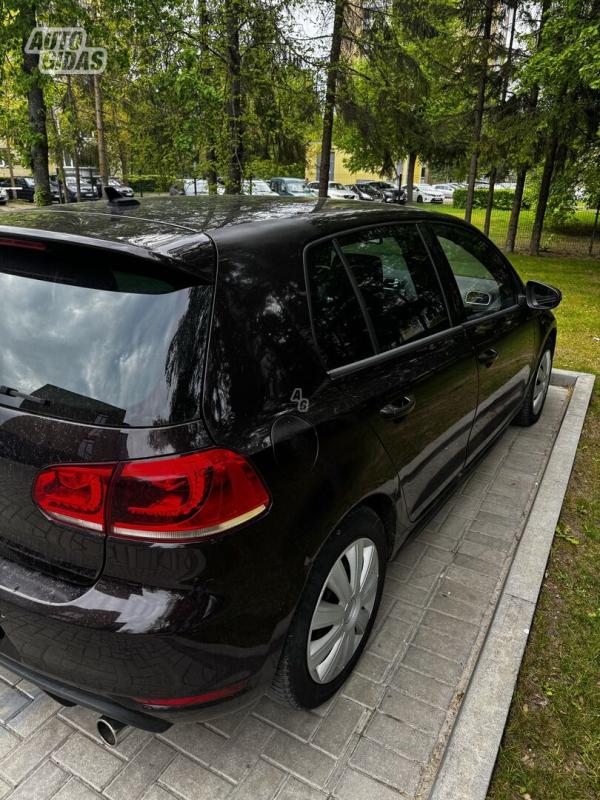 Red Volkswagen Golf 2010 in Panevezys, with an engine capacity of 2.00 L and mileage of 325 thousand km for 3950 €, photo 3 on AUTOMOTO.COM.LV